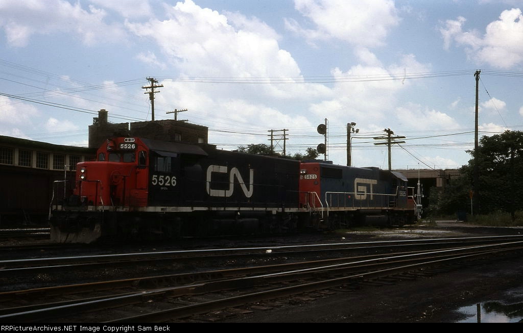 CN 5526 and GTW 5825